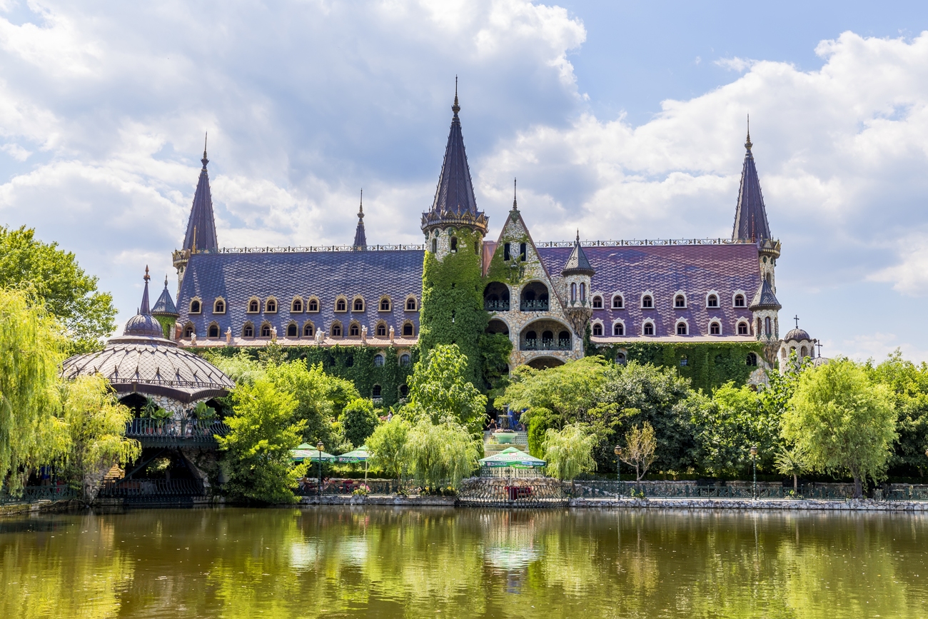 Zámek Ravadinovo v Bulharsku - informace a vstupné 2023 | levnocestovani.cz